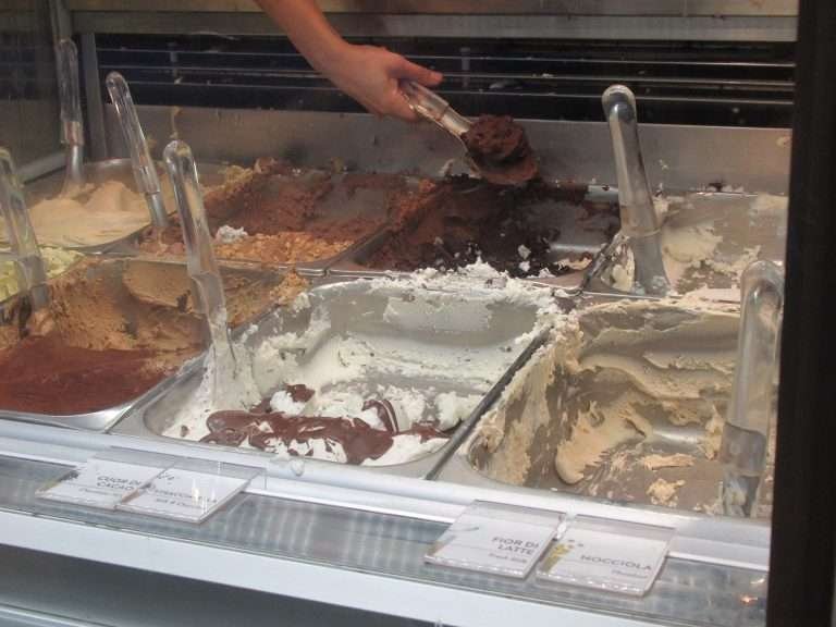 How to Find Authentic Gelato in Italy ( And Not Get Ripped Off)